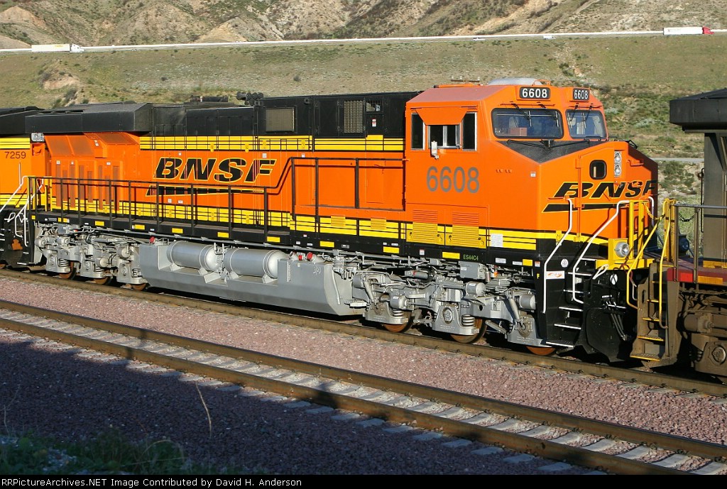 BNSF 6608